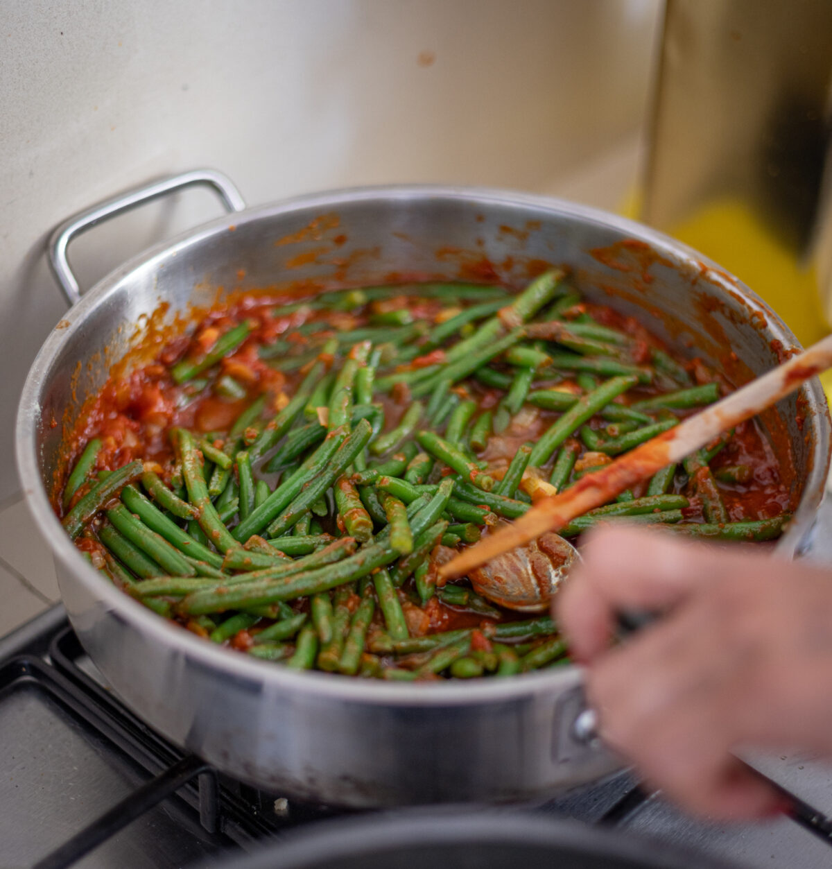 Meatballs and Green Beans in Tomato Sauce | Asif